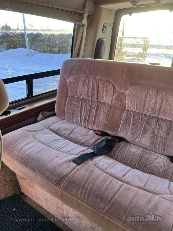 Sarkans Chevrolet chevy-van 1997 Tallina, ar dzinēja tilpumu 5.70 L un nobraukumu 214 tūkst. km par 14500 €, foto 11 vietnē AUTOMOTO.COM.LV