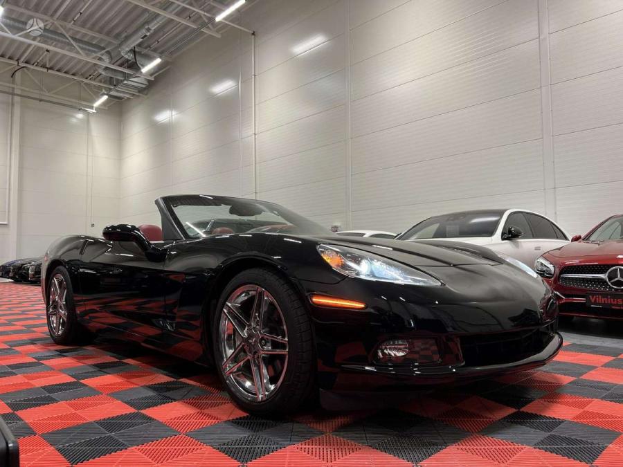 Melns Chevrolet Corvette 2006 Viļņa, ar dzinēja tilpumu 6.00 L un nobraukumu 23 tūkst. km par 26900 €, foto 3 vietnē AUTOMOTO.COM.LV