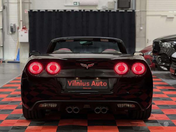 Melns Chevrolet Corvette 2006 Viļņa, ar dzinēja tilpumu 6.00 L un nobraukumu 23 tūkst. km par 26900 €, foto 5 vietnē AUTOMOTO.COM.LV