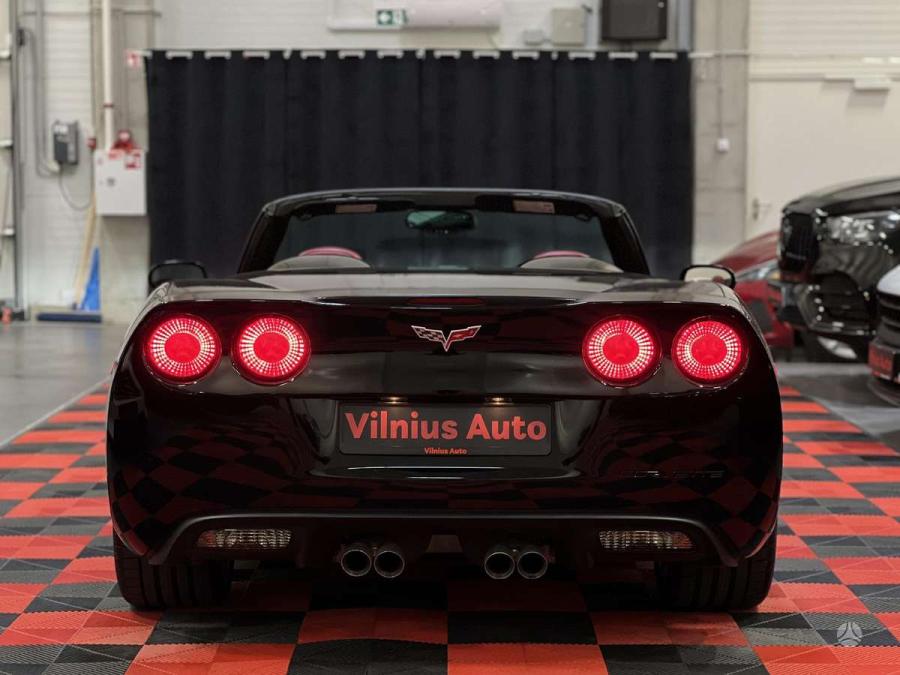 Melns Chevrolet Corvette 2006 Viļņa, ar dzinēja tilpumu 6.00 L un nobraukumu 23 tūkst. km par 26900 €, foto 5 vietnē AUTOMOTO.COM.LV