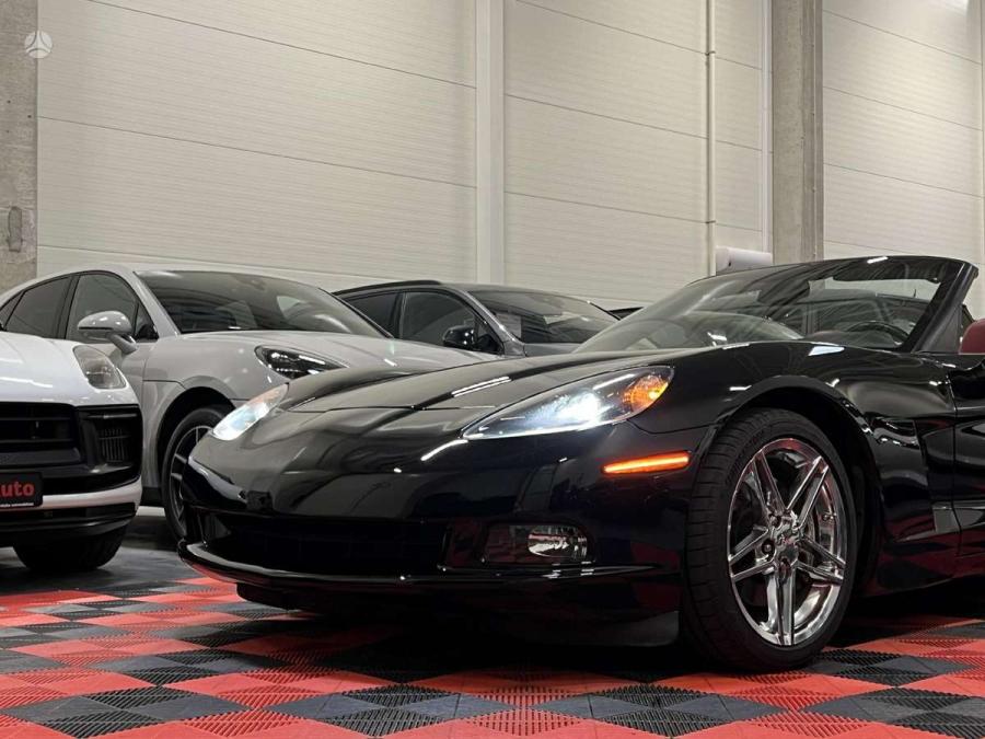 Melns Chevrolet Corvette 2006 Viļņa, ar dzinēja tilpumu 6.00 L un nobraukumu 23 tūkst. km par 26900 €, foto 7 vietnē AUTOMOTO.COM.LV