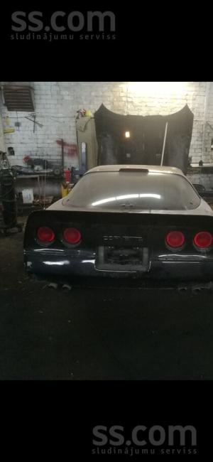 Black Chevrolet Corvette 1985 in Daugavpils, with an engine capacity of 5.70 L and mileage of 160 thousand km for 3700 €, photo 3 on AUTOMOTO.COM.LV