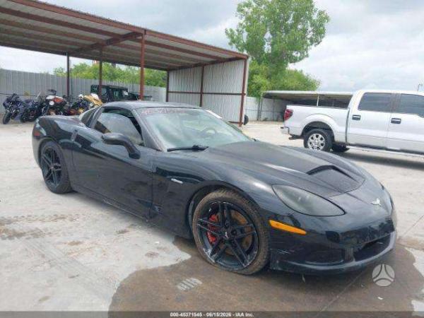 Black Chevrolet Corvette 2005 in Klaipeda, with an engine capacity of 6.00 L and mileage of 125 thousand km for 9300 €, photo 2 on AUTOMOTO.COM.LV