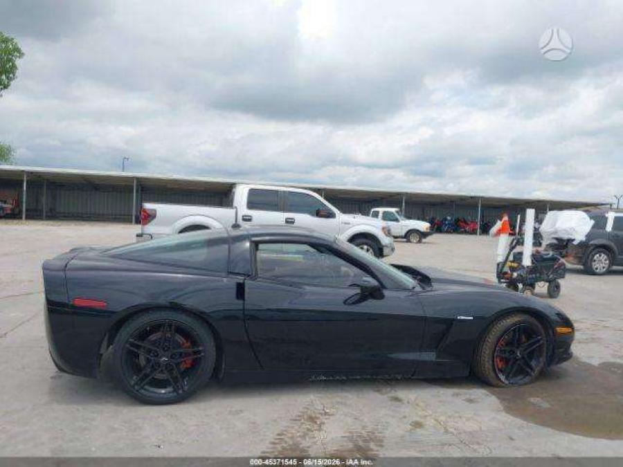 Black Chevrolet Corvette 2005 in Klaipeda, with an engine capacity of 6.00 L and mileage of 125 thousand km for 9300 €, photo 13 on AUTOMOTO.COM.LV