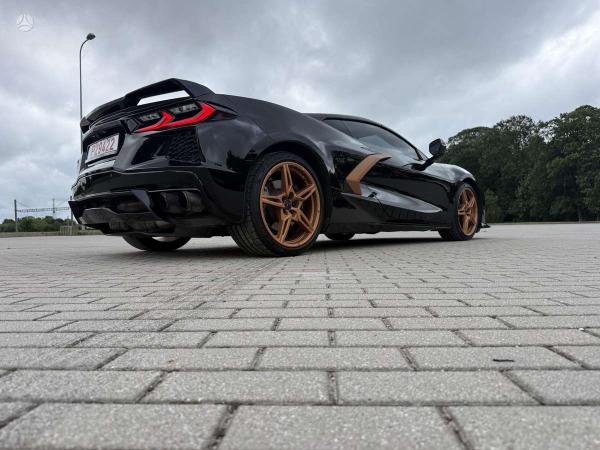 Black Chevrolet Corvette 2020 in Plunge, with an engine capacity of 6.20 L and mileage of 60 thousand km for 64999 €, photo 4 on AUTOMOTO.COM.LV
