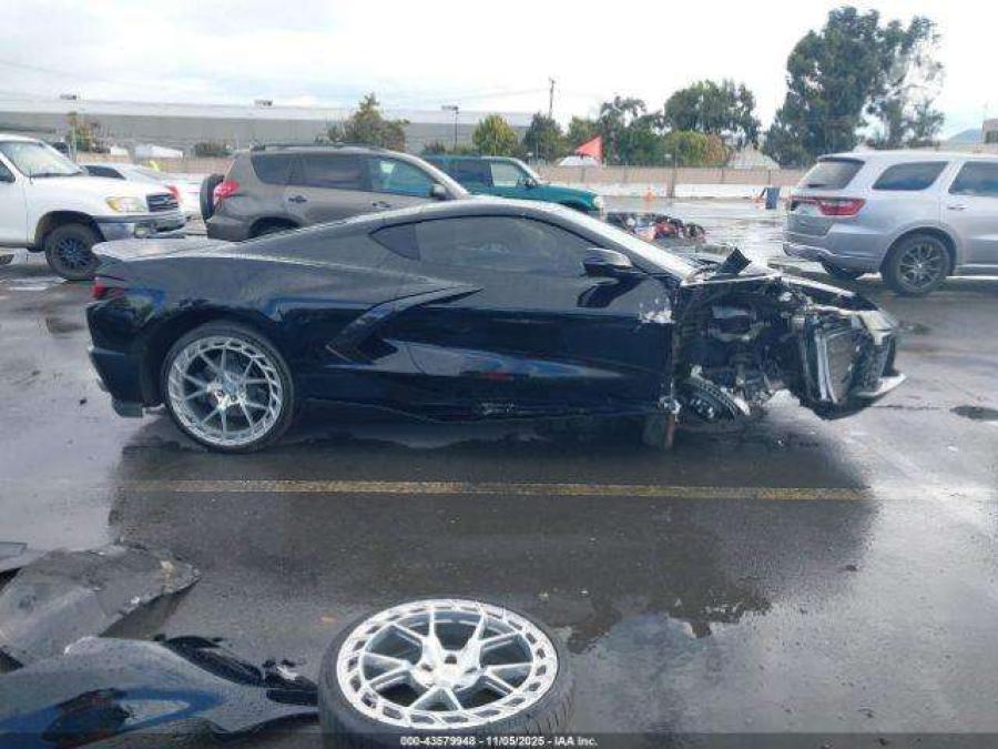 Black Chevrolet Corvette 2024 in Klaipeda, with an engine capacity of 6.20 L and mileage of 1 thousand km for 25100 €, photo 14 on AUTOMOTO.COM.LV
