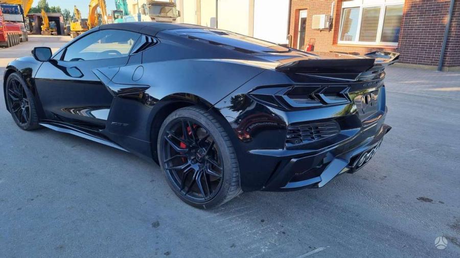 Melns Chevrolet Corvette 2025 Šauļi, ar dzinēja tilpumu 0.00 L un nobraukumu 800 tūkst. km par 150000 €, foto 3 vietnē AUTOMOTO.COM.LV