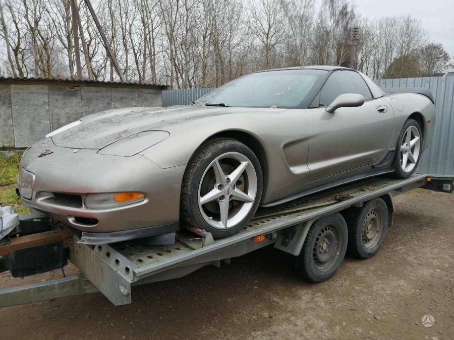 Pelēks Chevrolet Corvette 1998 Plungė, ar dzinēja tilpumu 5.70 L un nobraukumu 197 tūkst. km par 13500 €, foto 1 vietnē AUTOMOTO.COM.LV