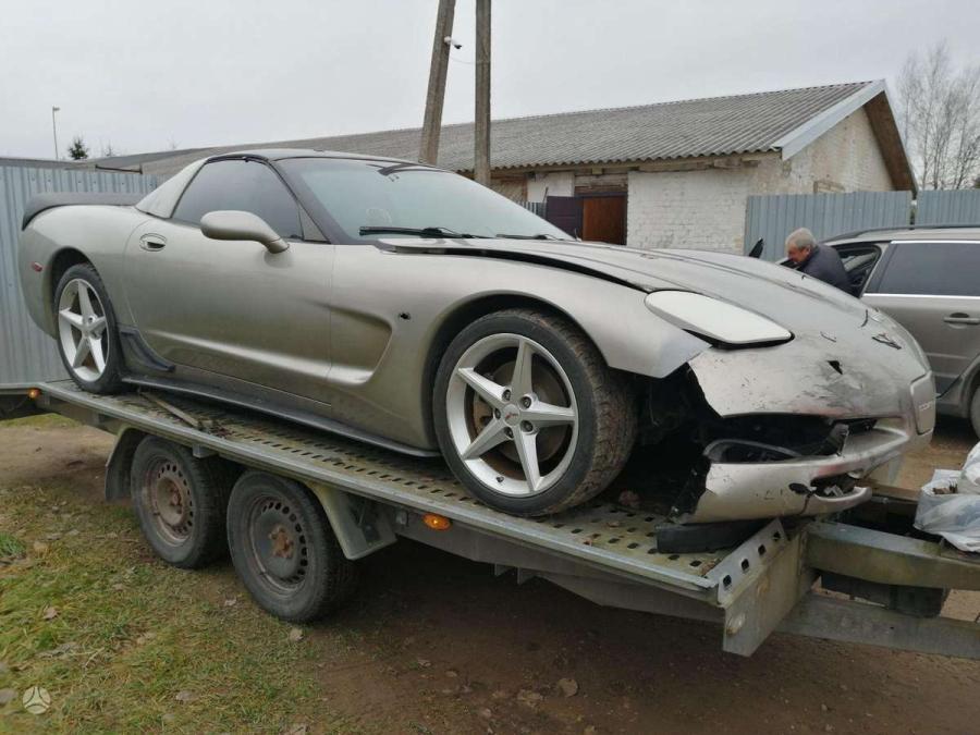 Pelēks Chevrolet Corvette 1998 Plungė, ar dzinēja tilpumu 5.70 L un nobraukumu 197 tūkst. km par 13500 €, foto 3 vietnē AUTOMOTO.COM.LV