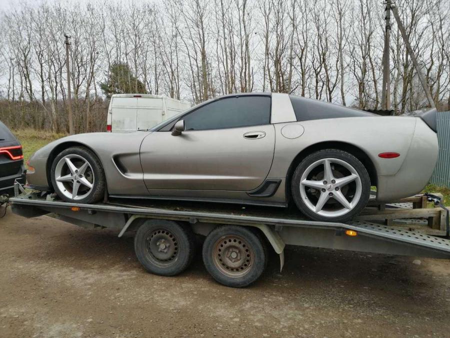 Pelēks Chevrolet Corvette 1998 Plungė, ar dzinēja tilpumu 5.70 L un nobraukumu 197 tūkst. km par 13500 €, foto 4 vietnē AUTOMOTO.COM.LV