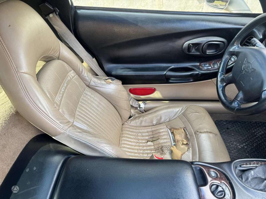 Pelēks Chevrolet Corvette 1998 Plungė, ar dzinēja tilpumu 5.70 L un nobraukumu 197 tūkst. km par 13500 €, foto 8 vietnē AUTOMOTO.COM.LV