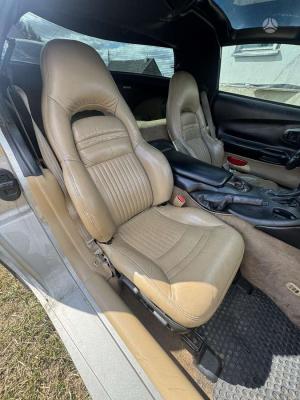 Pelēks Chevrolet Corvette 1998 Plungė, ar dzinēja tilpumu 5.70 L un nobraukumu 197 tūkst. km par 13500 €, foto 9 vietnē AUTOMOTO.COM.LV