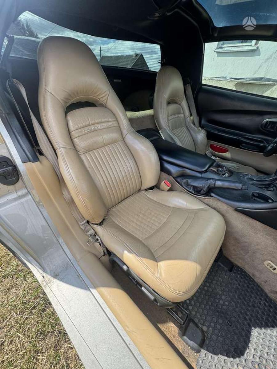 Pelēks Chevrolet Corvette 1998 Plungė, ar dzinēja tilpumu 5.70 L un nobraukumu 197 tūkst. km par 13500 €, foto 9 vietnē AUTOMOTO.COM.LV