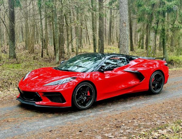 Sarkans Chevrolet Corvette 2021 Kauņa, ar dzinēja tilpumu 6.16 L un nobraukumu 10 tūkst. km par 79000 €, foto 1 vietnē AUTOMOTO.COM.LV