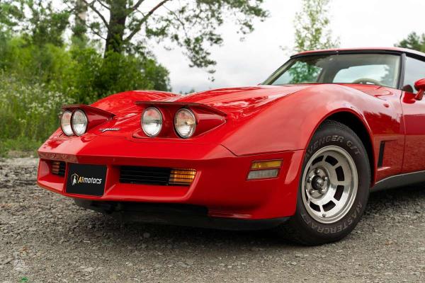 Sarkans Chevrolet Corvette 1980 Panevēža, ar dzinēja tilpumu 5.70 L un nobraukumu 126 tūkst. km par 29950 €, foto 7 vietnē AUTOMOTO.COM.LV