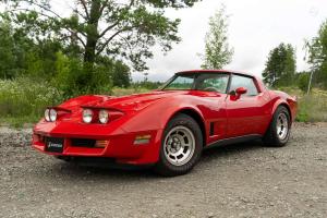Sarkans Chevrolet Corvette 1980 Panevēža, ar dzinēja tilpumu 5.70 L un nobraukumu 126 tūkst. km par 29950 €, foto  vietnē AUTOMOTO.COM.LV