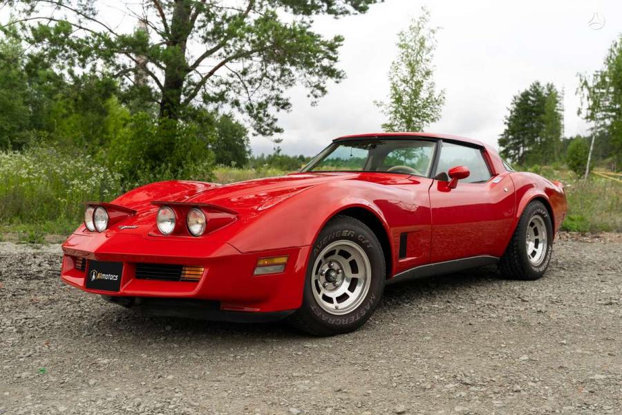 Sarkans Chevrolet Corvette 1980 Panevēža, ar dzinēja tilpumu 5.70 L un nobraukumu 126 tūkst. km par 29950 €, foto 1 vietnē AUTOMOTO.COM.LV