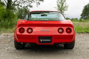 Sarkans Chevrolet Corvette 1980 Panevēža, ar dzinēja tilpumu 5.70 L un nobraukumu 126 tūkst. km par 29950 €, foto 7 vietnē AUTOMOTO.COM.LV