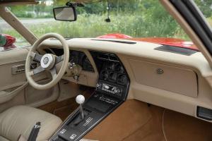 Sarkans Chevrolet Corvette 1980 Panevēža, ar dzinēja tilpumu 5.70 L un nobraukumu 126 tūkst. km par 29950 €, foto 11 vietnē AUTOMOTO.COM.LV