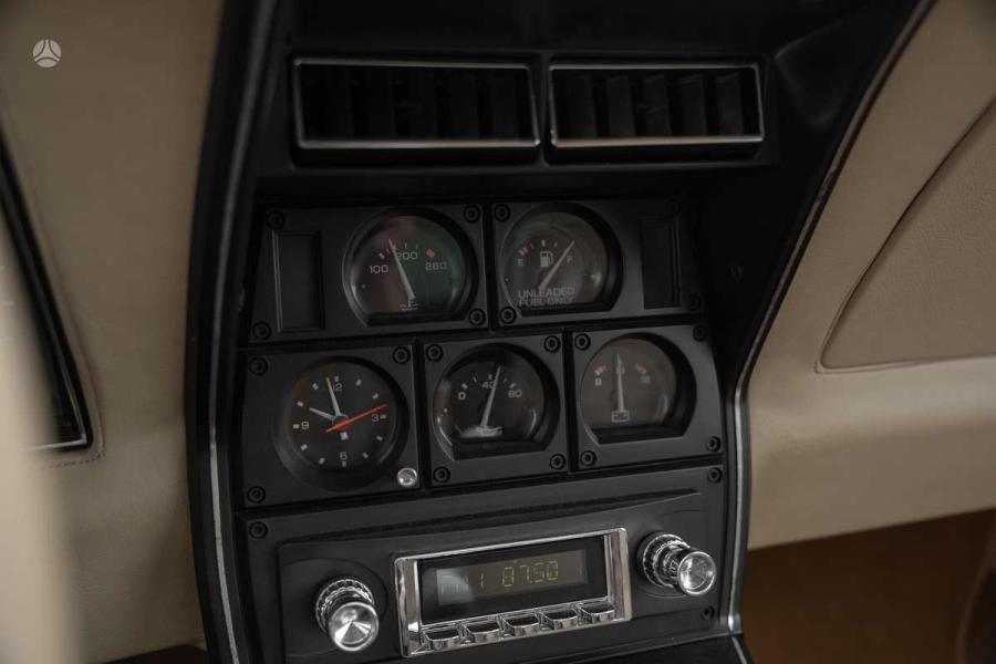 Sarkans Chevrolet Corvette 1980 Panevēža, ar dzinēja tilpumu 5.70 L un nobraukumu 126 tūkst. km par 29950 €, foto 16 vietnē AUTOMOTO.COM.LV