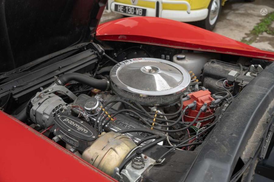 Sarkans Chevrolet Corvette 1980 Panevēža, ar dzinēja tilpumu 5.70 L un nobraukumu 126 tūkst. km par 29950 €, foto 20 vietnē AUTOMOTO.COM.LV
