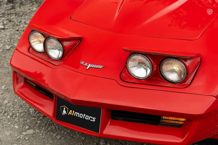 Sarkans Chevrolet Corvette 1980 Panevēža, ar dzinēja tilpumu 5.70 L un nobraukumu 126 tūkst. km par 29950 €, foto 21 vietnē AUTOMOTO.COM.LV