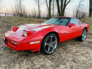 Red Chevrolet Corvette 1987 in Kaisiadorys, with an engine capacity of 5.70 L and mileage of 65 thousand km for 7500 €, photo 2 on AUTOMOTO.COM.LV