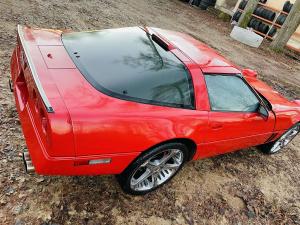 Red Chevrolet Corvette 1987 in Kaisiadorys, with an engine capacity of 5.70 L and mileage of 65 thousand km for 7500 €, photo 5 on AUTOMOTO.COM.LV
