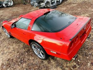 Red Chevrolet Corvette 1987 in Kaisiadorys, with an engine capacity of 5.70 L and mileage of 65 thousand km for 7500 €, photo 7 on AUTOMOTO.COM.LV