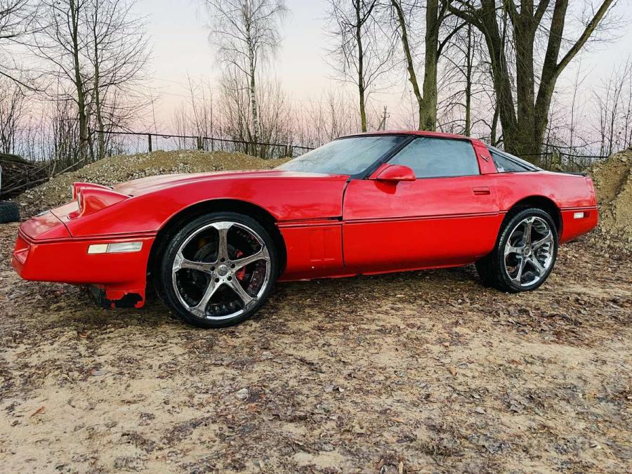 Red Chevrolet Corvette 1987 in Kaisiadorys, with an engine capacity of 5.70 L and mileage of 65 thousand km for 7500 €, photo 8 on AUTOMOTO.COM.LV