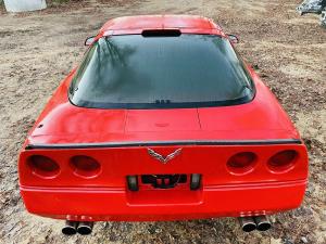 Red Chevrolet Corvette 1987 in Kaisiadorys, with an engine capacity of 5.70 L and mileage of 65 thousand km for 7500 €, photo 9 on AUTOMOTO.COM.LV