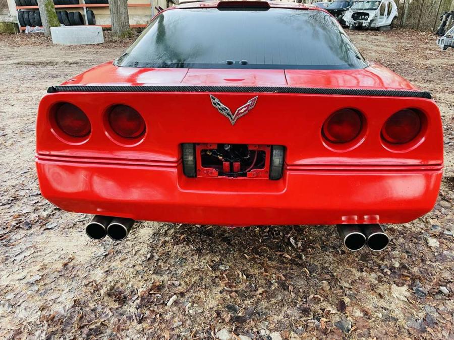 Red Chevrolet Corvette 1987 in Kaisiadorys, with an engine capacity of 5.70 L and mileage of 65 thousand km for 7500 €, photo 10 on AUTOMOTO.COM.LV