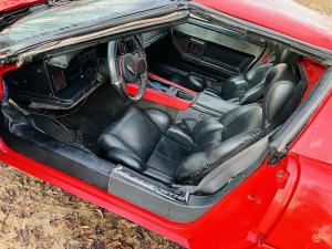 Red Chevrolet Corvette 1987 in Kaisiadorys, with an engine capacity of 5.70 L and mileage of 65 thousand km for 7500 €, photo 14 on AUTOMOTO.COM.LV