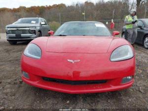 Sarkans Chevrolet Corvette 2005 Klaipėda, ar dzinēja tilpumu 6.00 L un nobraukumu 120 tūkst. km par 7000 €, foto 12 vietnē AUTOMOTO.COM.LV