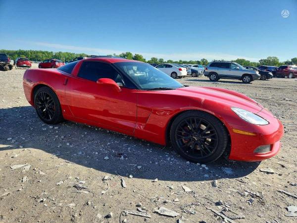 Sarkans Chevrolet Corvette 2006 Viļņa, ar dzinēja tilpumu 6.00 L un nobraukumu 130 tūkst. km par 18500 €, foto 1 vietnē AUTOMOTO.COM.LV