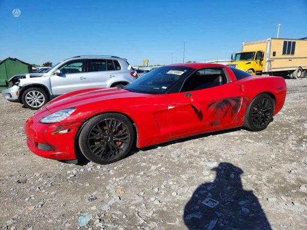Sarkans Chevrolet Corvette 2006 Viļņa, ar dzinēja tilpumu 6.00 L un nobraukumu 130 tūkst. km par 18500 €, foto 3 vietnē AUTOMOTO.COM.LV