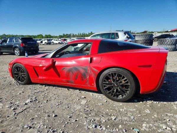 Sarkans Chevrolet Corvette 2006 Viļņa, ar dzinēja tilpumu 6.00 L un nobraukumu 130 tūkst. km par 18500 €, foto 4 vietnē AUTOMOTO.COM.LV