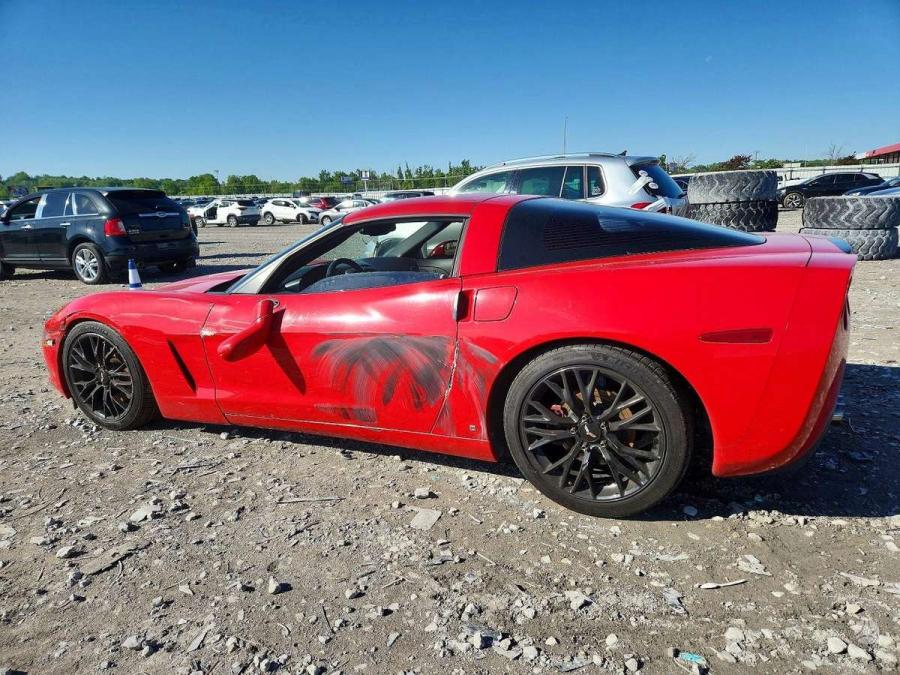 Sarkans Chevrolet Corvette 2006 Viļņa, ar dzinēja tilpumu 6.00 L un nobraukumu 130 tūkst. km par 18500 €, foto 5 vietnē AUTOMOTO.COM.LV