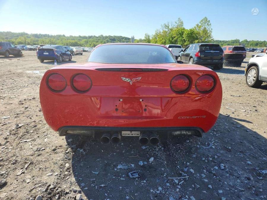 Sarkans Chevrolet Corvette 2006 Viļņa, ar dzinēja tilpumu 6.00 L un nobraukumu 130 tūkst. km par 18500 €, foto 7 vietnē AUTOMOTO.COM.LV