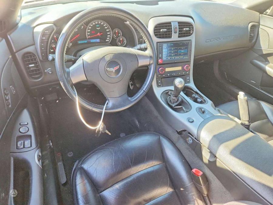 Sarkans Chevrolet Corvette 2006 Viļņa, ar dzinēja tilpumu 6.00 L un nobraukumu 130 tūkst. km par 18500 €, foto 9 vietnē AUTOMOTO.COM.LV