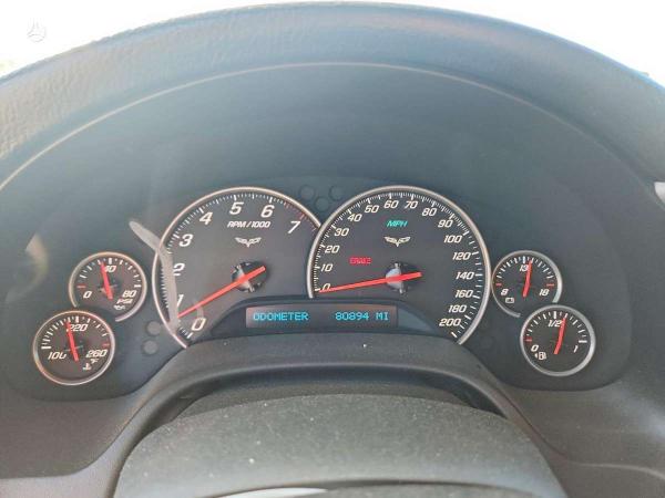 Sarkans Chevrolet Corvette 2006 Viļņa, ar dzinēja tilpumu 6.00 L un nobraukumu 130 tūkst. km par 18500 €, foto 10 vietnē AUTOMOTO.COM.LV