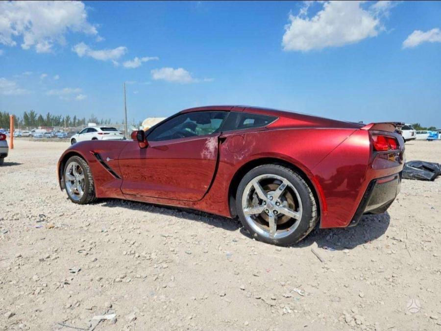 Sarkans Chevrolet Corvette 2015 Kauņa, ar dzinēja tilpumu 6.20 L un nobraukumu 42 tūkst. km par 16500 €, foto 5 vietnē AUTOMOTO.COM.LV