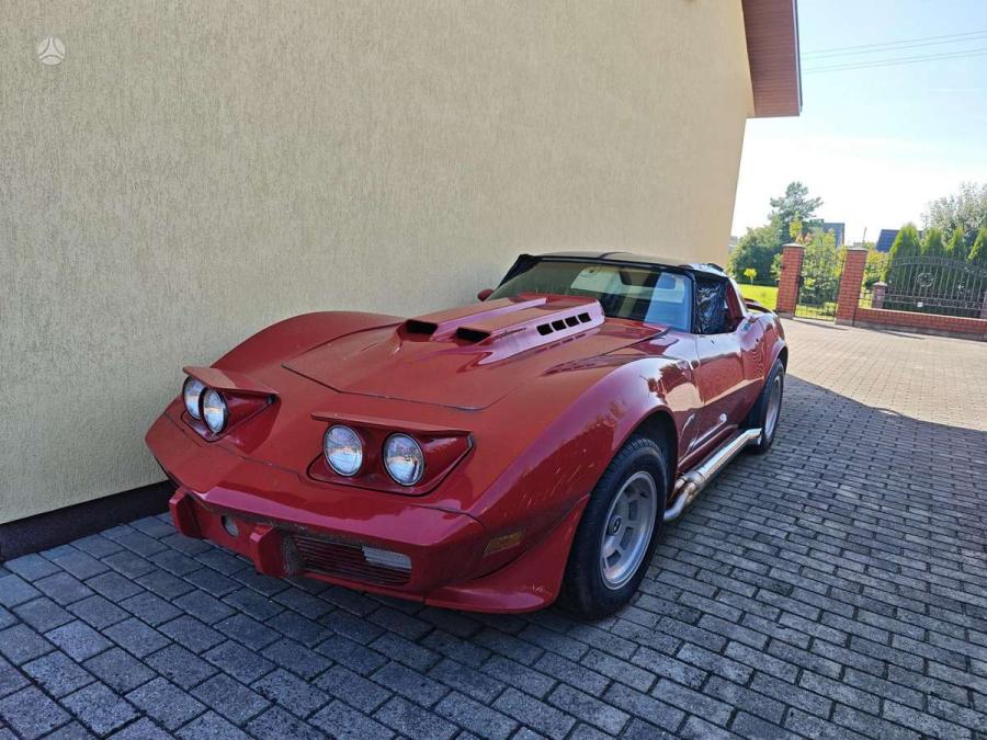 Red Chevrolet Corvette 1979 in Kalvarija, with an engine capacity of 5.70 L and mileage of 20 thousand km for 9500 €, photo 4 on AUTOMOTO.COM.LV