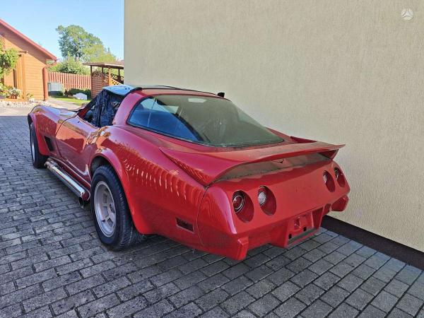 Red Chevrolet Corvette 1979 in Kalvarija, with an engine capacity of 5.70 L and mileage of 20 thousand km for 9500 €, photo 4 on AUTOMOTO.COM.LV