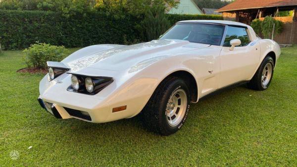 Balts Chevrolet Corvette 1979 Viļņa, ar dzinēja tilpumu 5.70 L un nobraukumu 141 tūkst. km par 19000 €, foto 4 vietnē AUTOMOTO.COM.LV