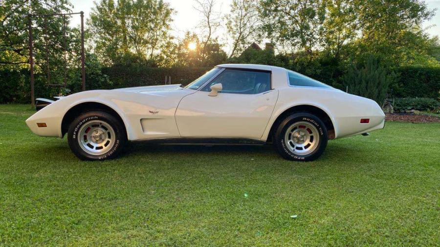 Balts Chevrolet Corvette 1979 Viļņa, ar dzinēja tilpumu 5.70 L un nobraukumu 141 tūkst. km par 19000 €, foto 9 vietnē AUTOMOTO.COM.LV
