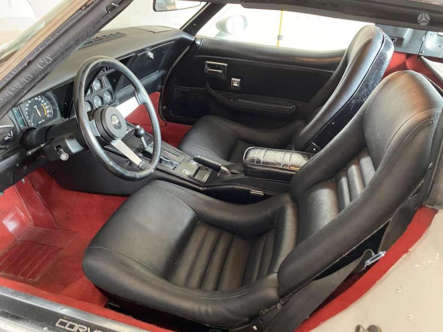 Balts Chevrolet Corvette 1979 Viļņa, ar dzinēja tilpumu 5.70 L un nobraukumu 141 tūkst. km par 19000 €, foto 18 vietnē AUTOMOTO.COM.LV