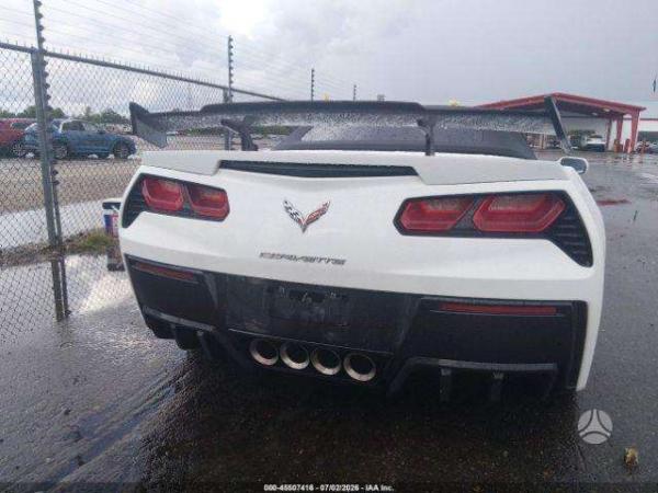 Balts Chevrolet Corvette 2014 Klaipėda, ar dzinēja tilpumu 6.20 L un nobraukumu 266 tūkst. km par 13100 €, foto 3 vietnē AUTOMOTO.COM.LV