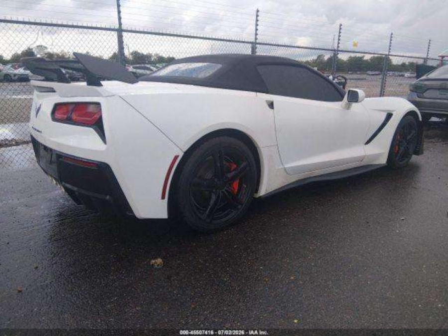 Balts Chevrolet Corvette 2014 Klaipėda, ar dzinēja tilpumu 6.20 L un nobraukumu 266 tūkst. km par 13100 €, foto 3 vietnē AUTOMOTO.COM.LV
