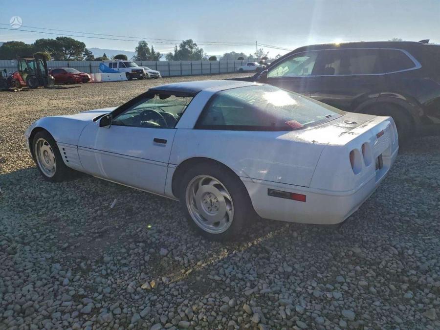 White Chevrolet Corvette 1992 in Siauliai, with an engine capacity of 5.70 L and mileage of 320 thousand km for 7500 €, photo 2 on AUTOMOTO.COM.LV